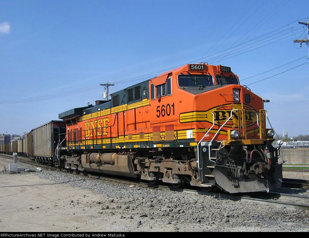 BNSF 5601